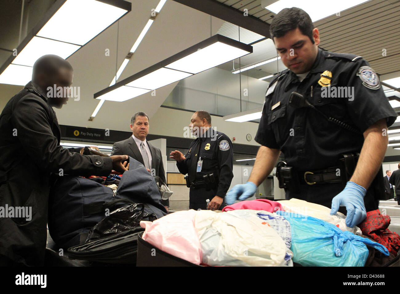 Law enforcement officers cross hi-res stock photography and images - Alamy