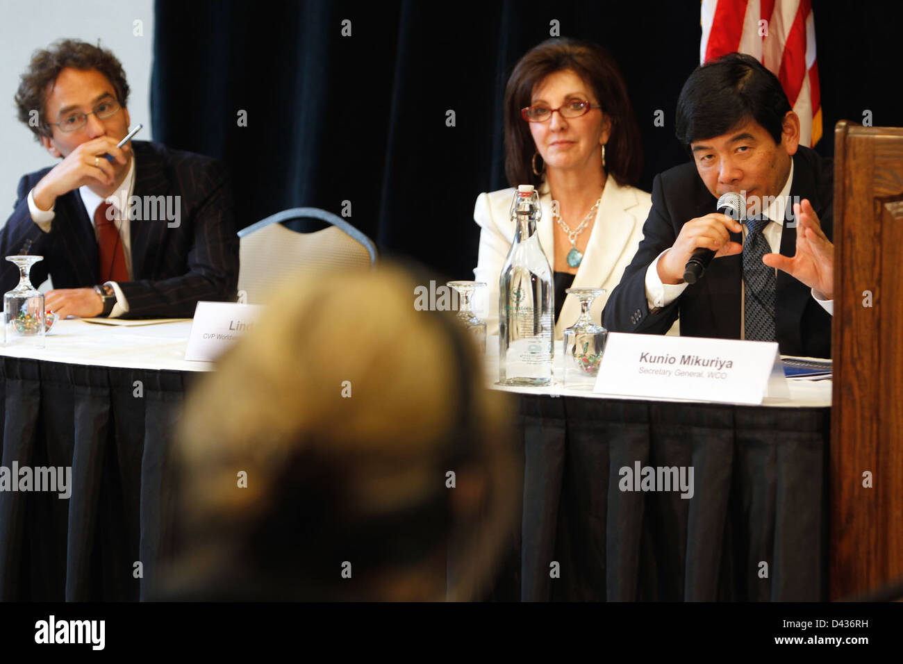 Microsoft round table hi-res stock photography and images - Alamy