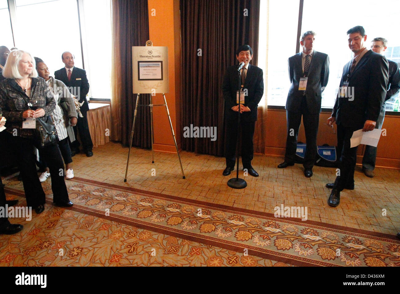 Microsoft round table hi-res stock photography and images - Alamy