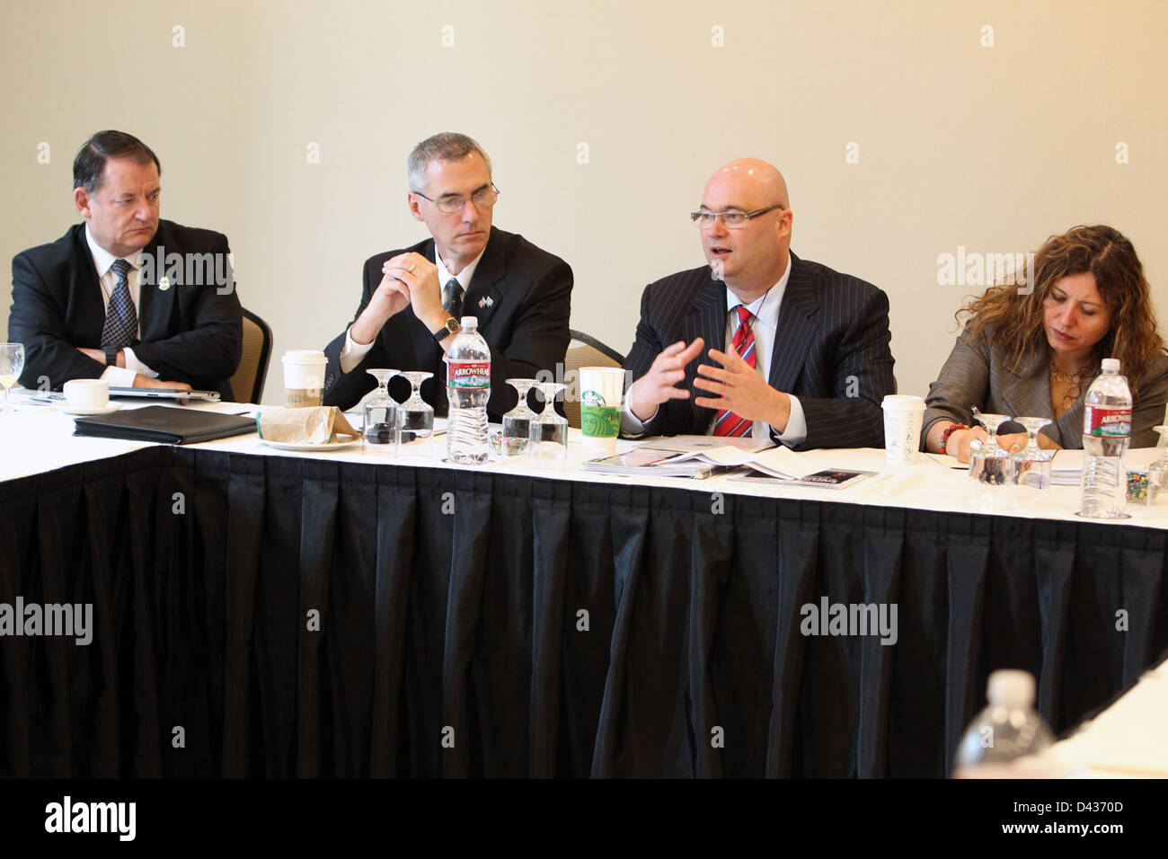 Microsoft round table hi-res stock photography and images - Alamy