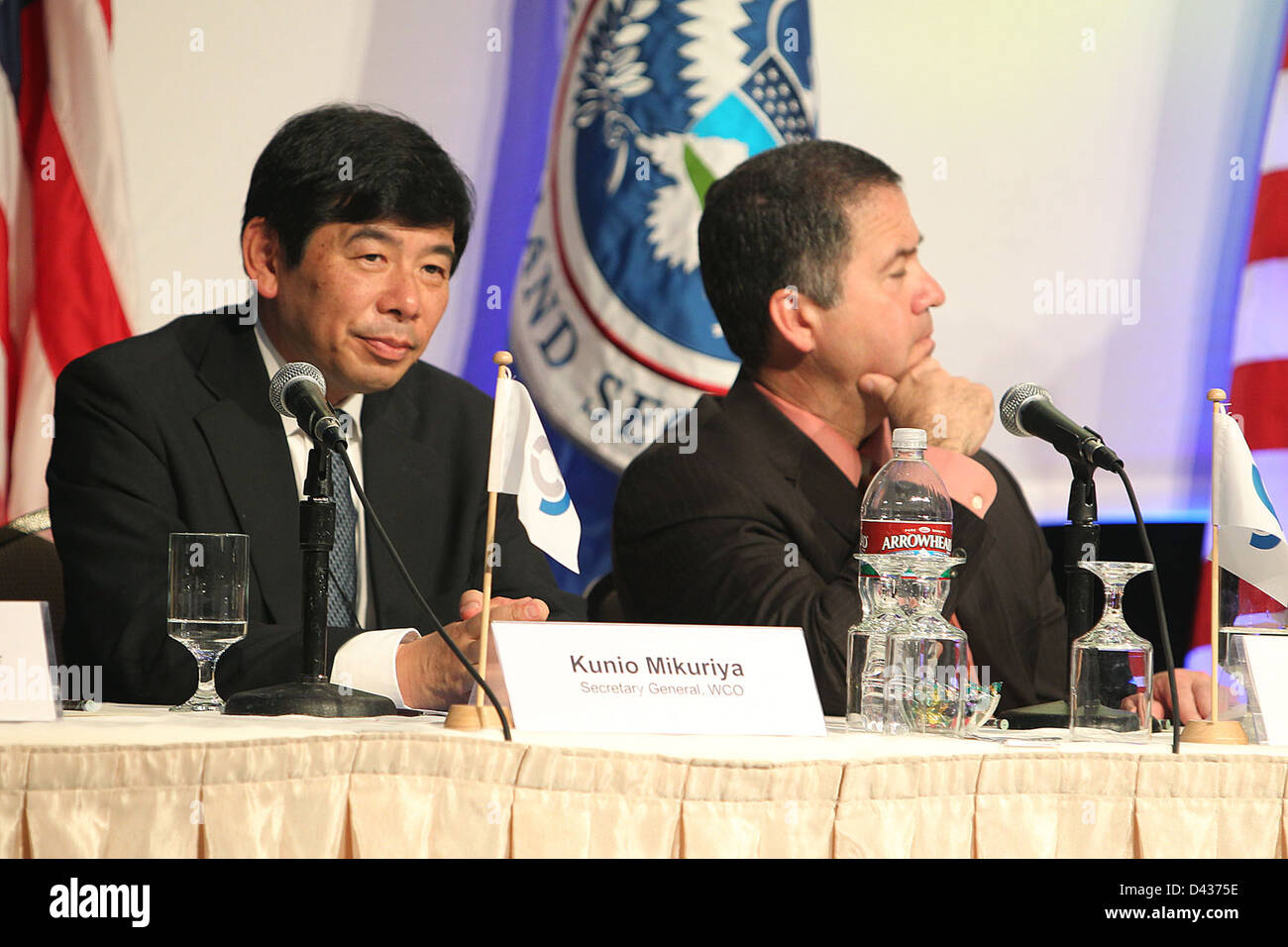 Microsoft round table hi-res stock photography and images - Alamy