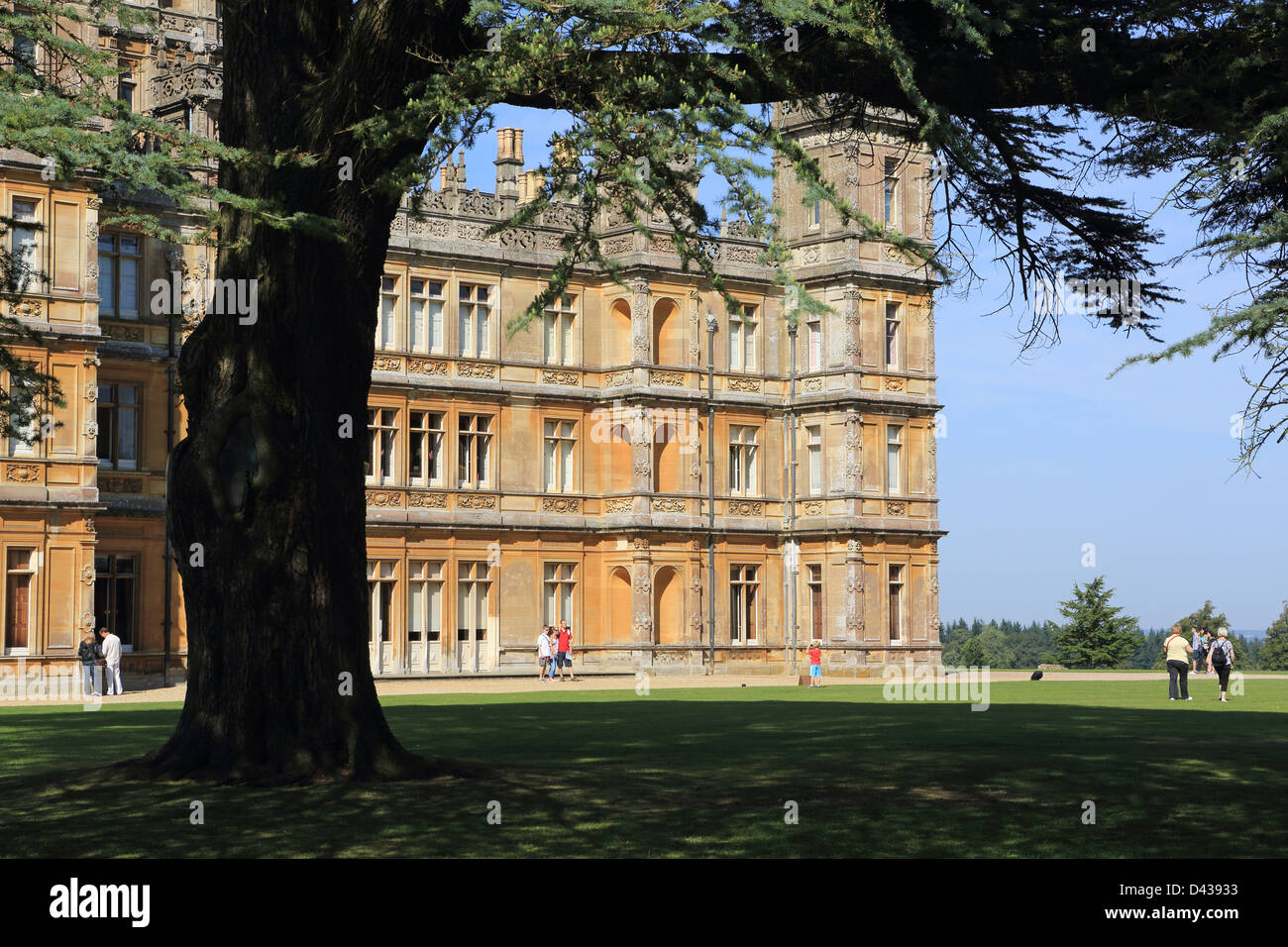 Highclere Castle, home of the Earl and Countess of Carnarvon, and film ...