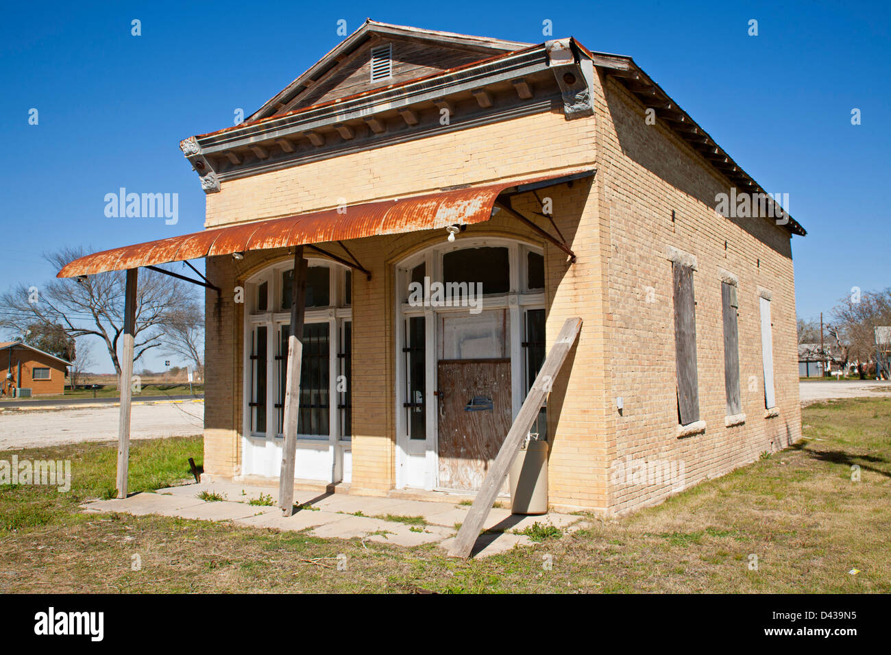 Small town building hi-res stock photography and images - Alamy
