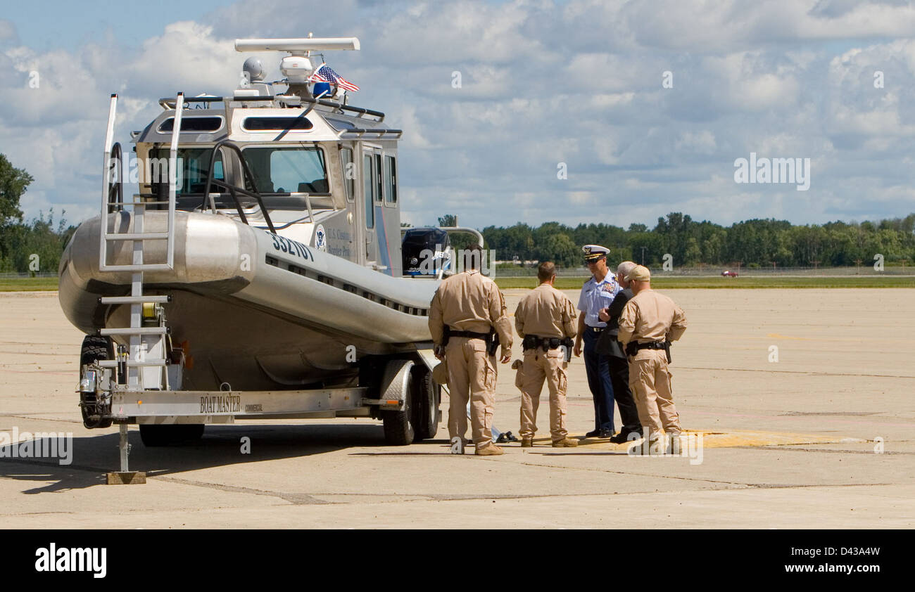 Airborne border guard hi-res stock photography and images - Alamy