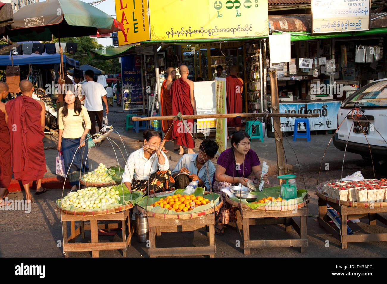 Road side sellers hi-res stock photography and images - Alamy