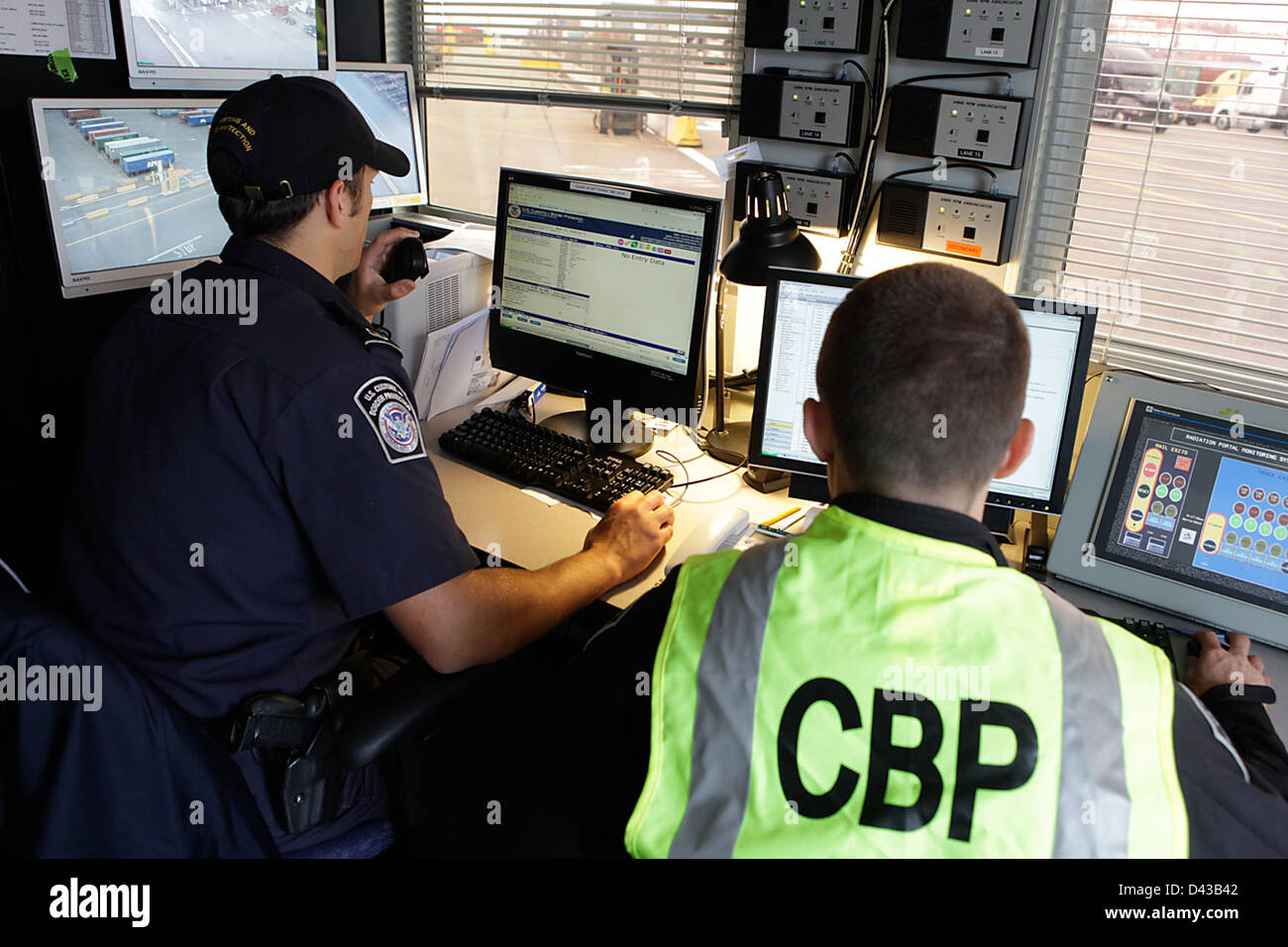 CBP Port of Entry Inspection Station Stock Photo - Alamy