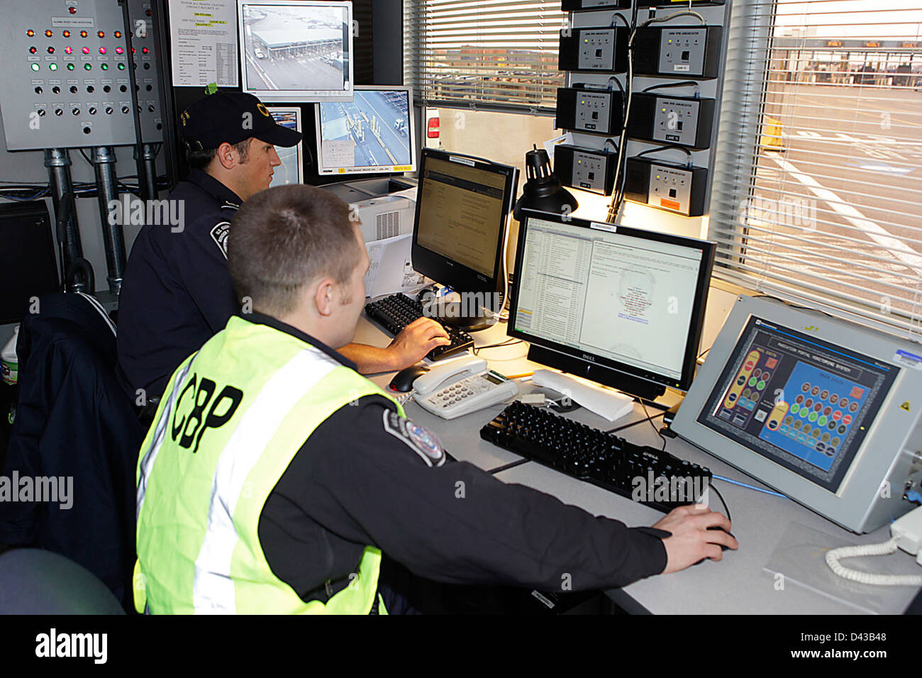 CBP Port of Entry Inspection Station Stock Photo - Alamy