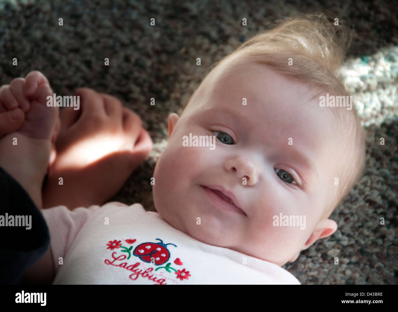 Sister looking newborn brother hi-res stock photography and images - Alamy