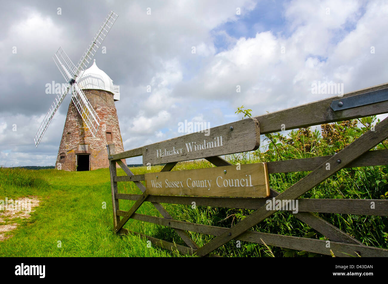South downs halnaker hill hi-res stock photography and images - Alamy