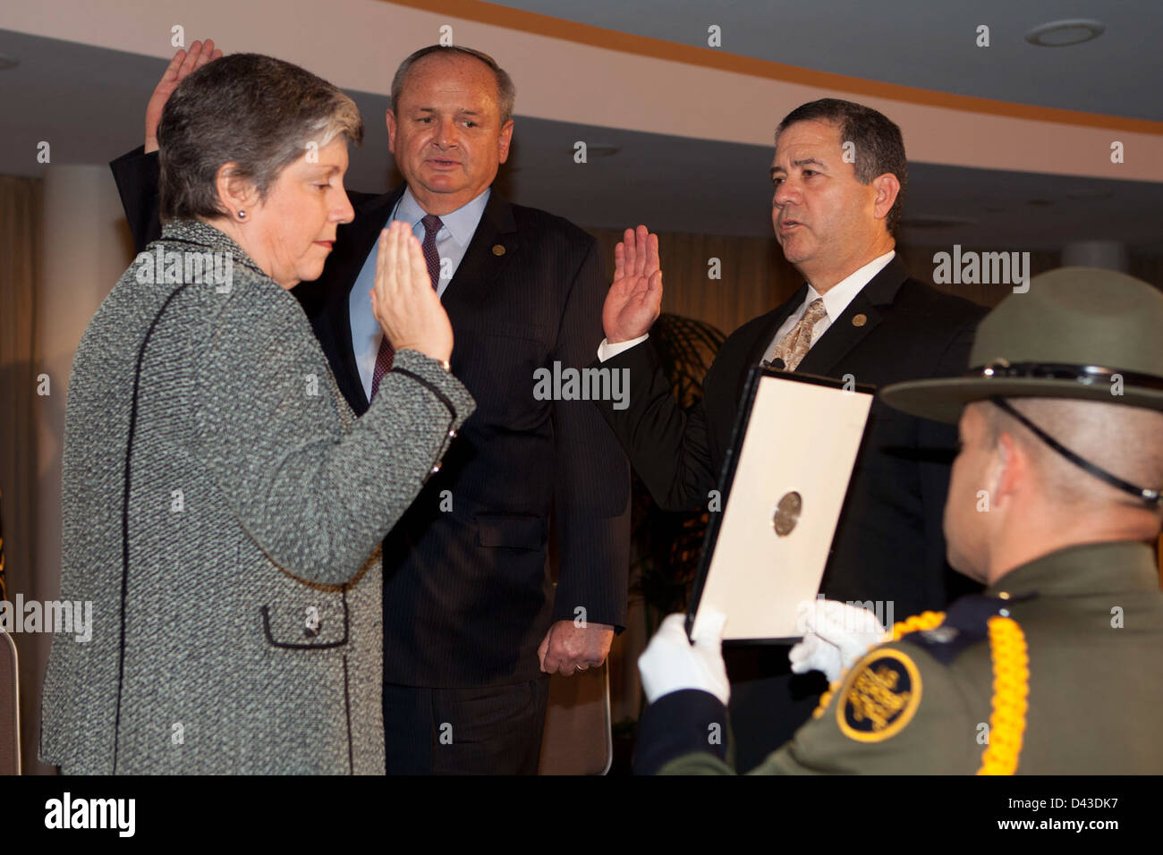 Border change hi-res stock photography and images - Alamy