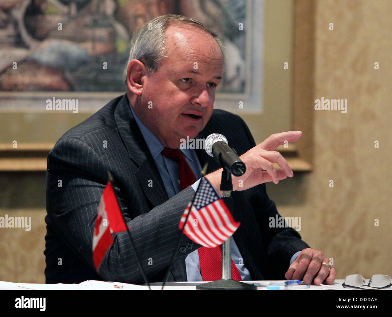 Border between two countries hi-res stock photography and images - Alamy