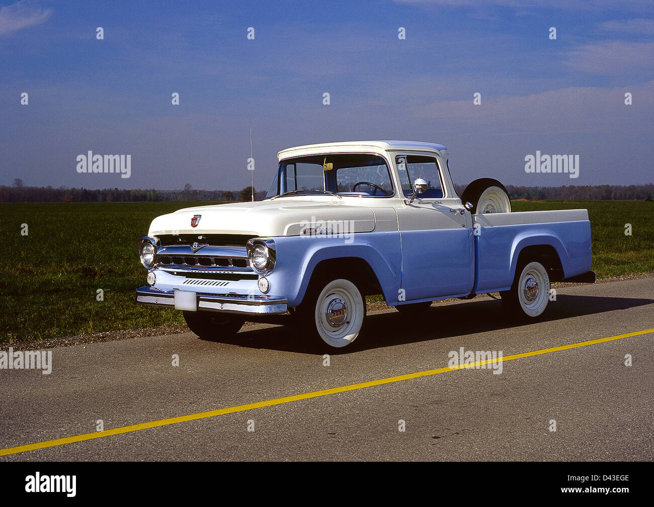1957 Ford F-100 Pick Up Truck Stock Photo - Alamy