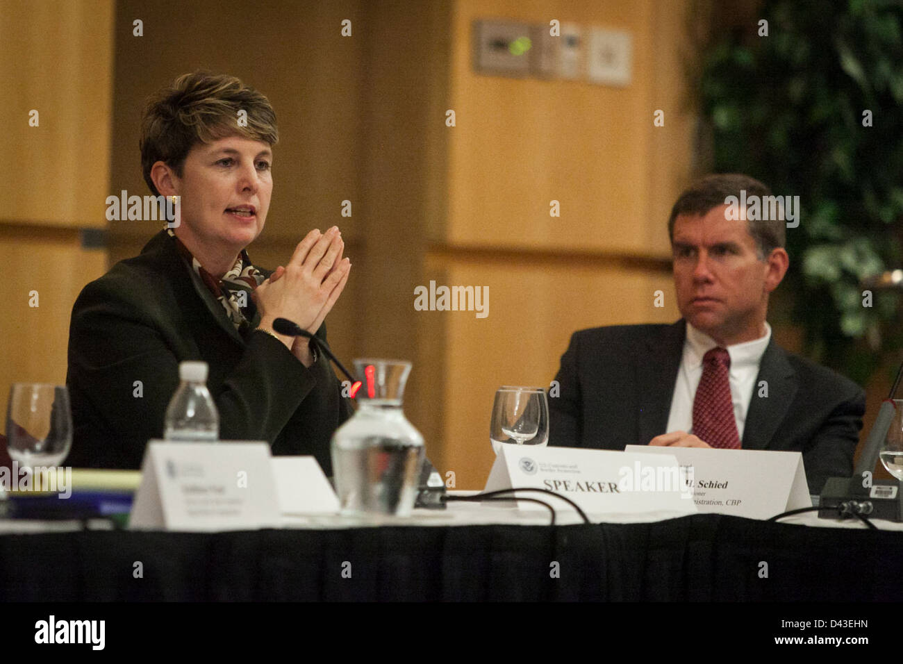 Border meeting hi-res stock photography and images - Alamy