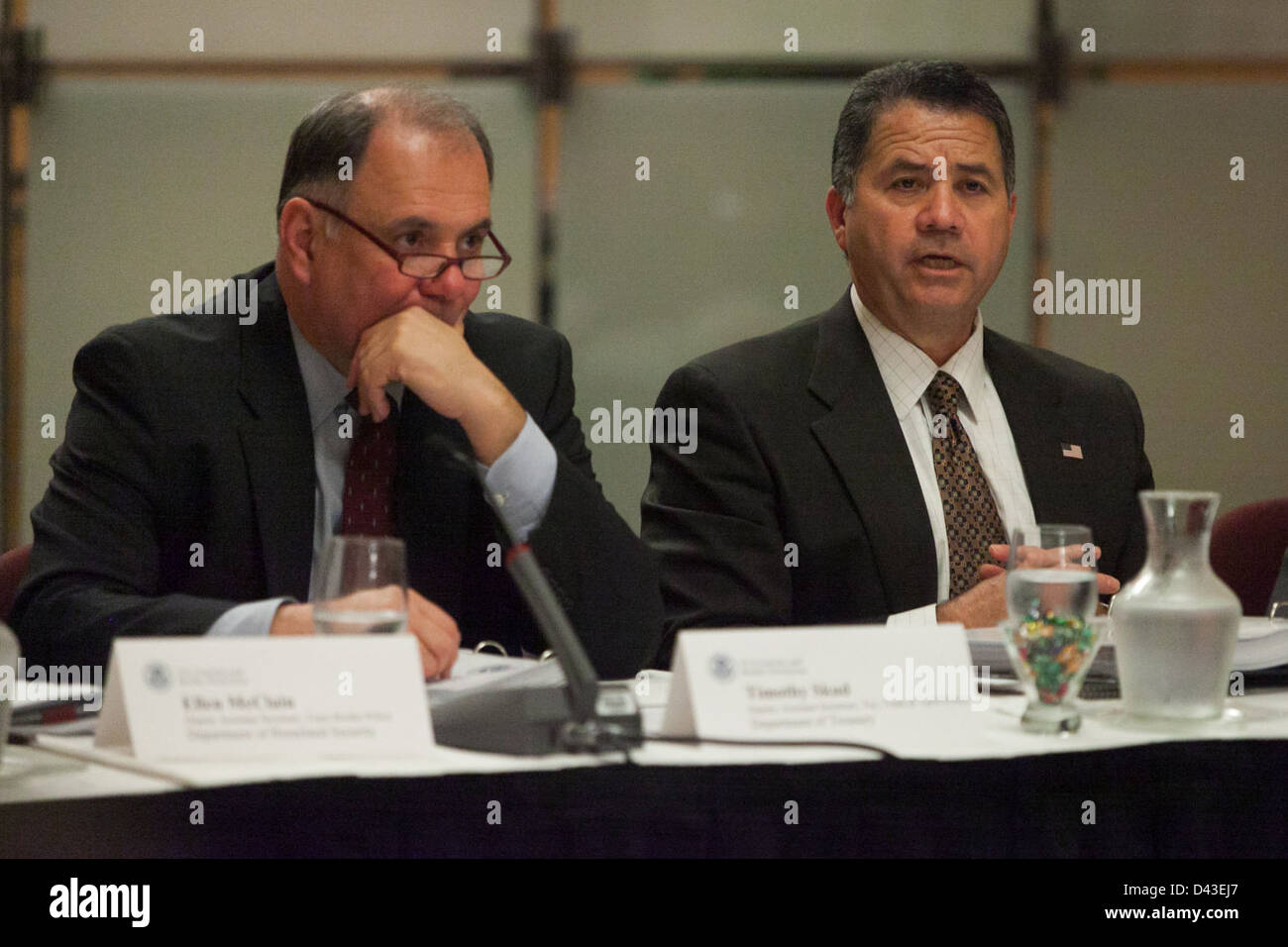 Border meeting hi-res stock photography and images - Alamy