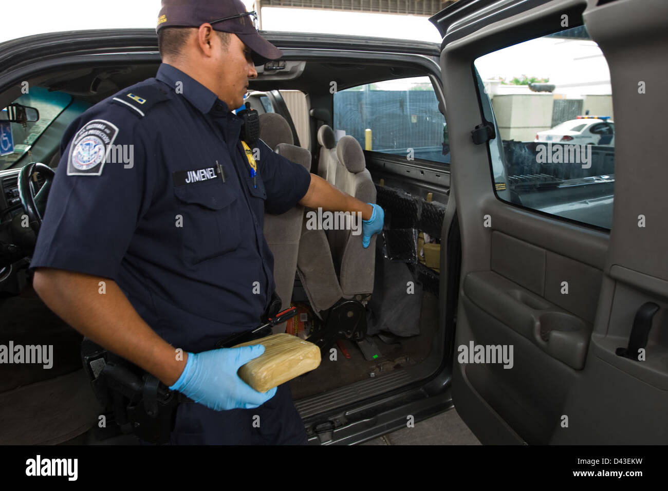 Immigration enforcement vehicle hi-res stock photography and images - Alamy