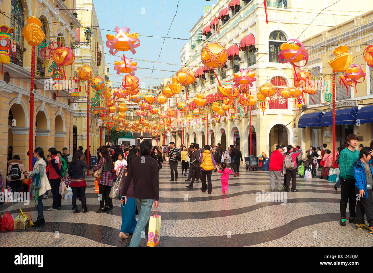 Crowds of people in Macau Senate Square with Chinese New Years Decorations Stock Photo - Alamy