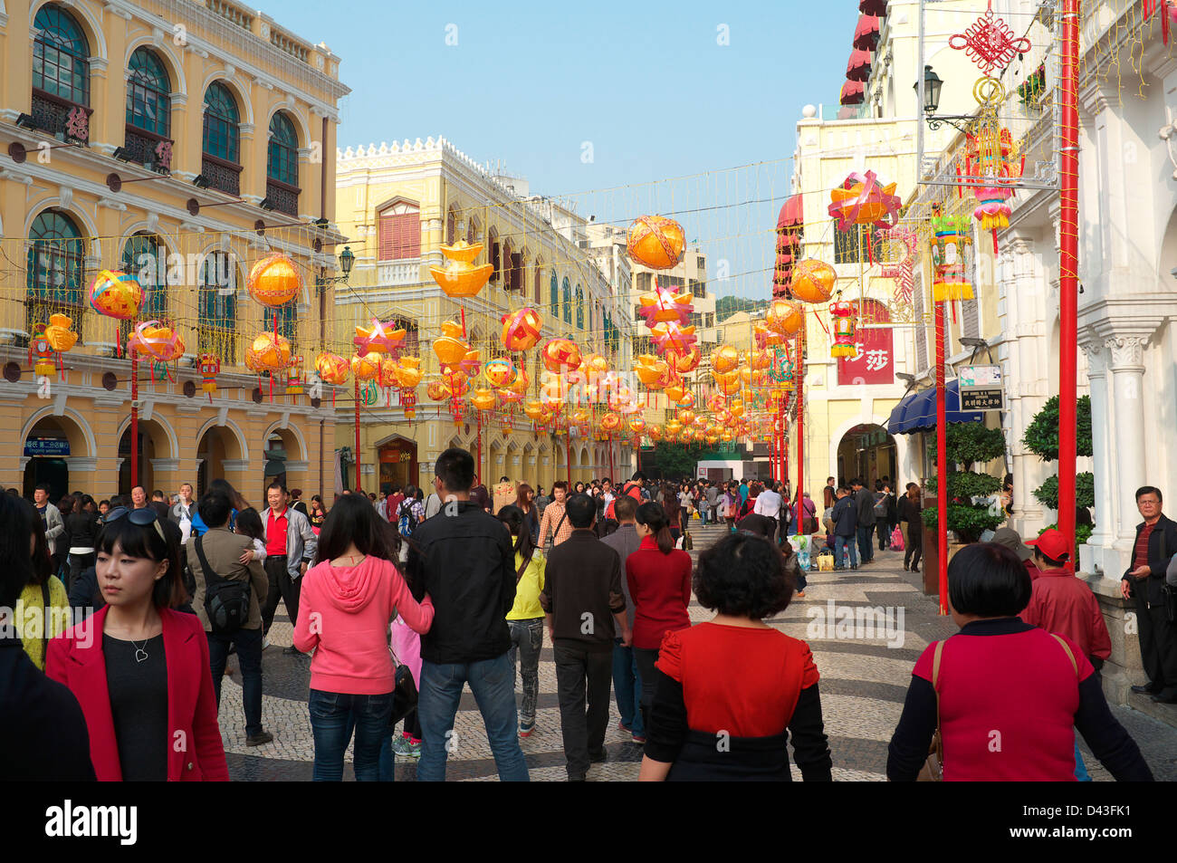Chinese crowds High Resolution Stock Photography and Images - Alamy