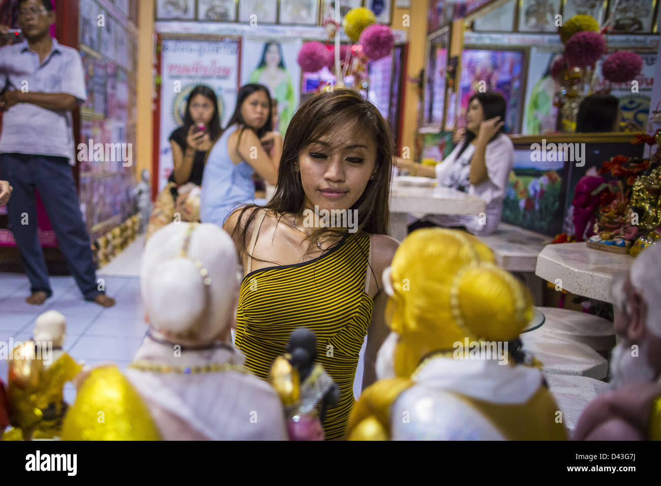 Suggestive dancing hi-res stock photography and images - Alamy