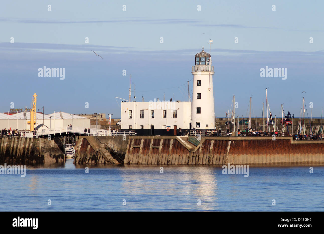 Scarborough pier lighthouse hi-res stock photography and images - Alamy