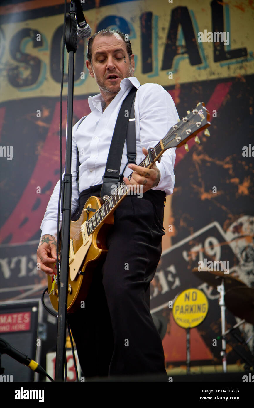 Jonny wickersham of social distortion hi-res stock photography and ...