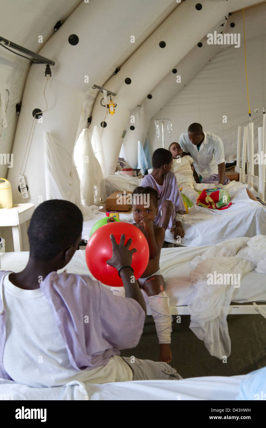 Port au prince children playing hi-res stock photography and images - Alamy