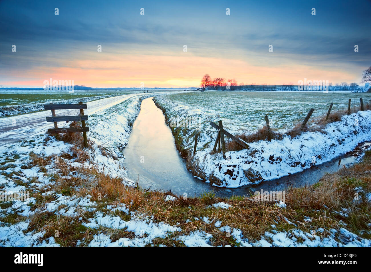 Frozen red river hi-res stock photography and images - Alamy
