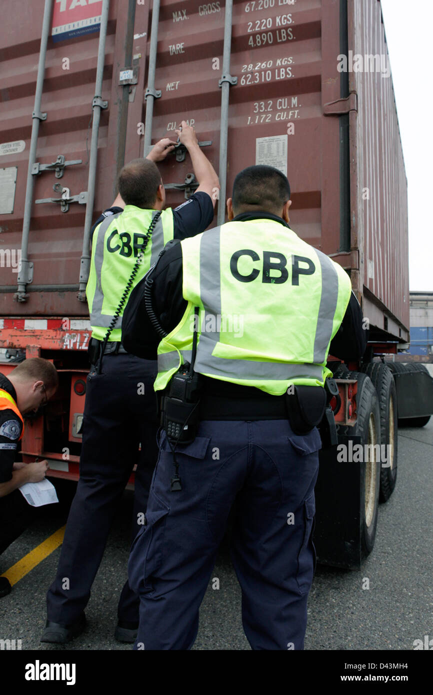 CBP Port of Entry Inspection Station Stock Photo - Alamy