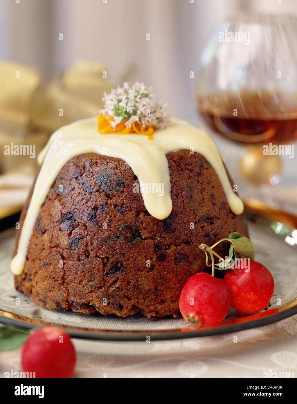 Baking christmas pudding hi-res stock photography and images - Alamy