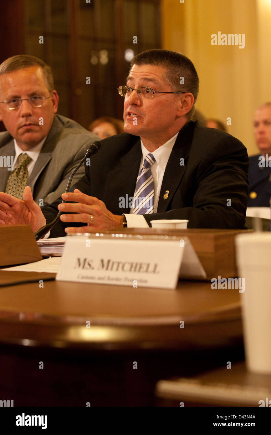 Intelligence and counterterrorism hi-res stock photography and images ...