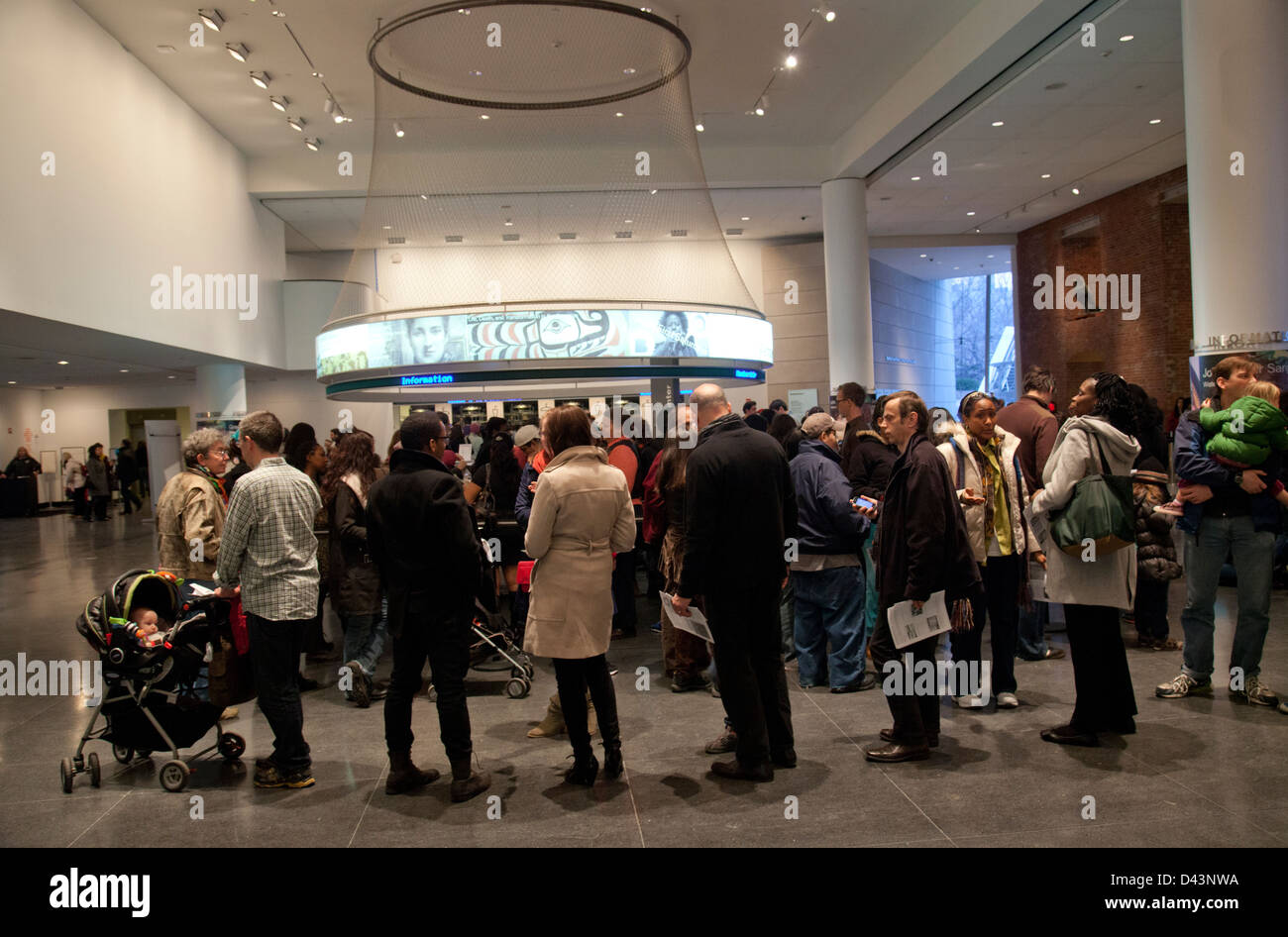Target entrance people hi-res stock photography and images - Alamy