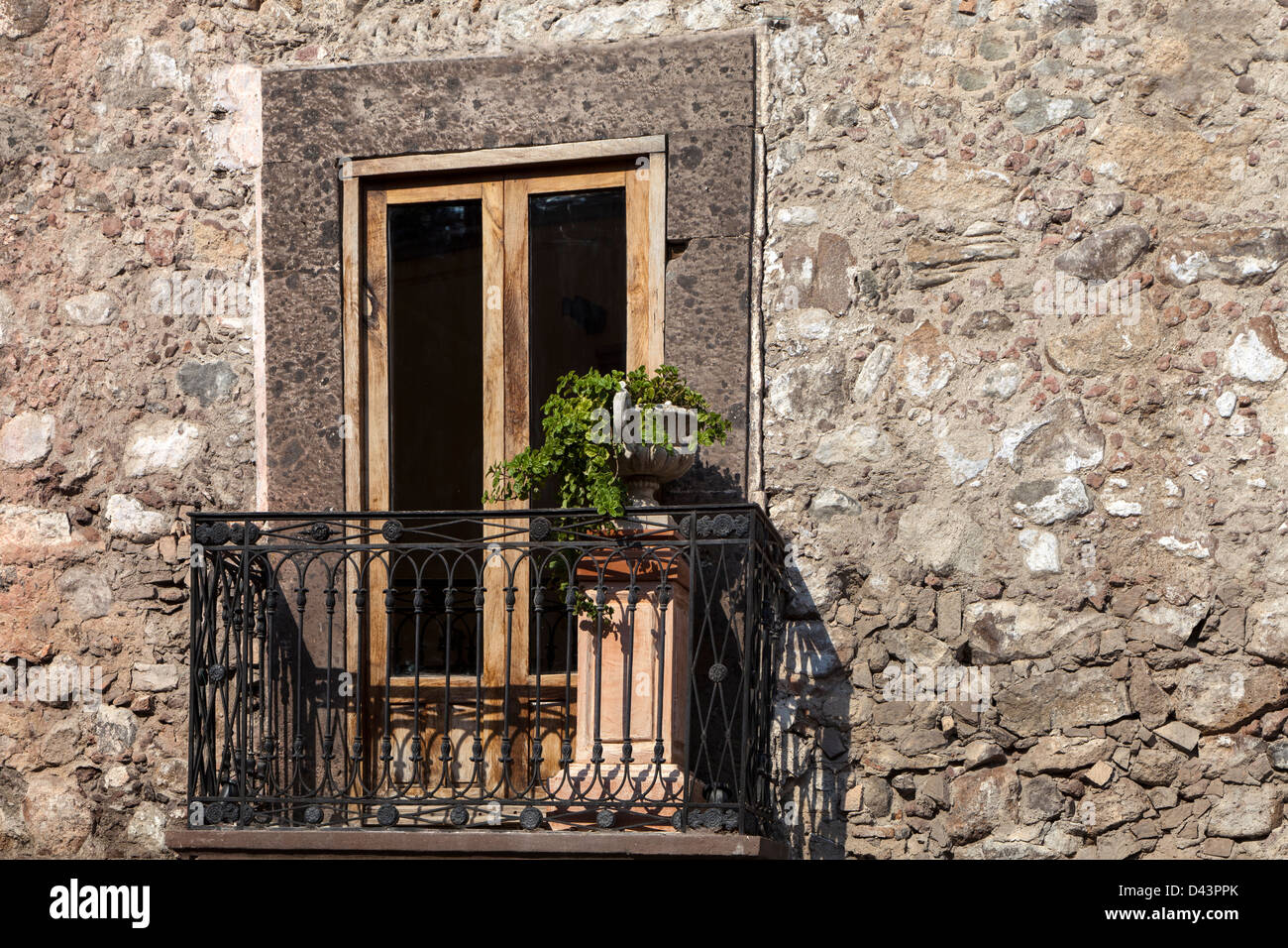 Window in San Miguel de Allende, Mexico Stock Photo - Alamy