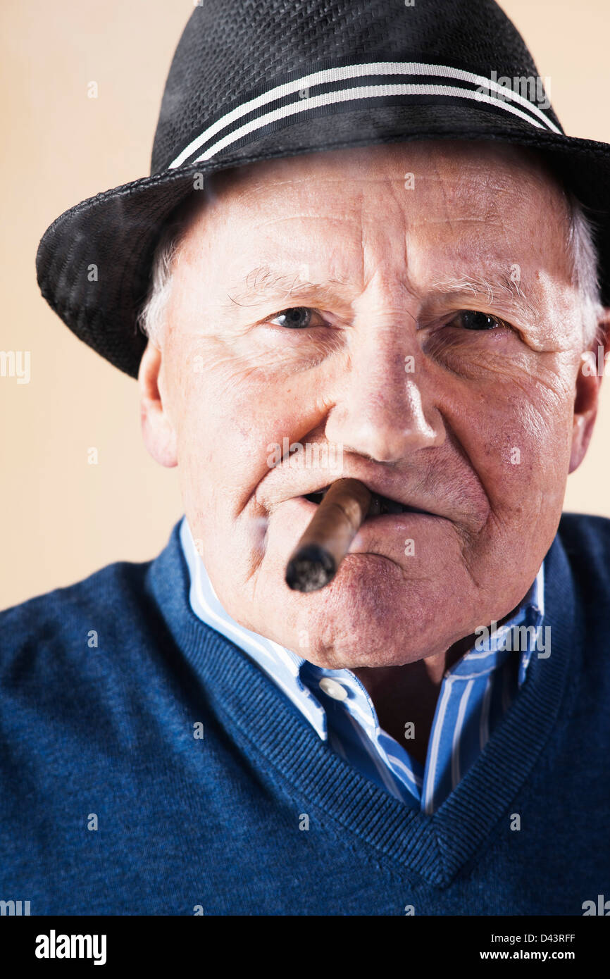 Man 80 years old cigar hi-res stock photography and images - Alamy