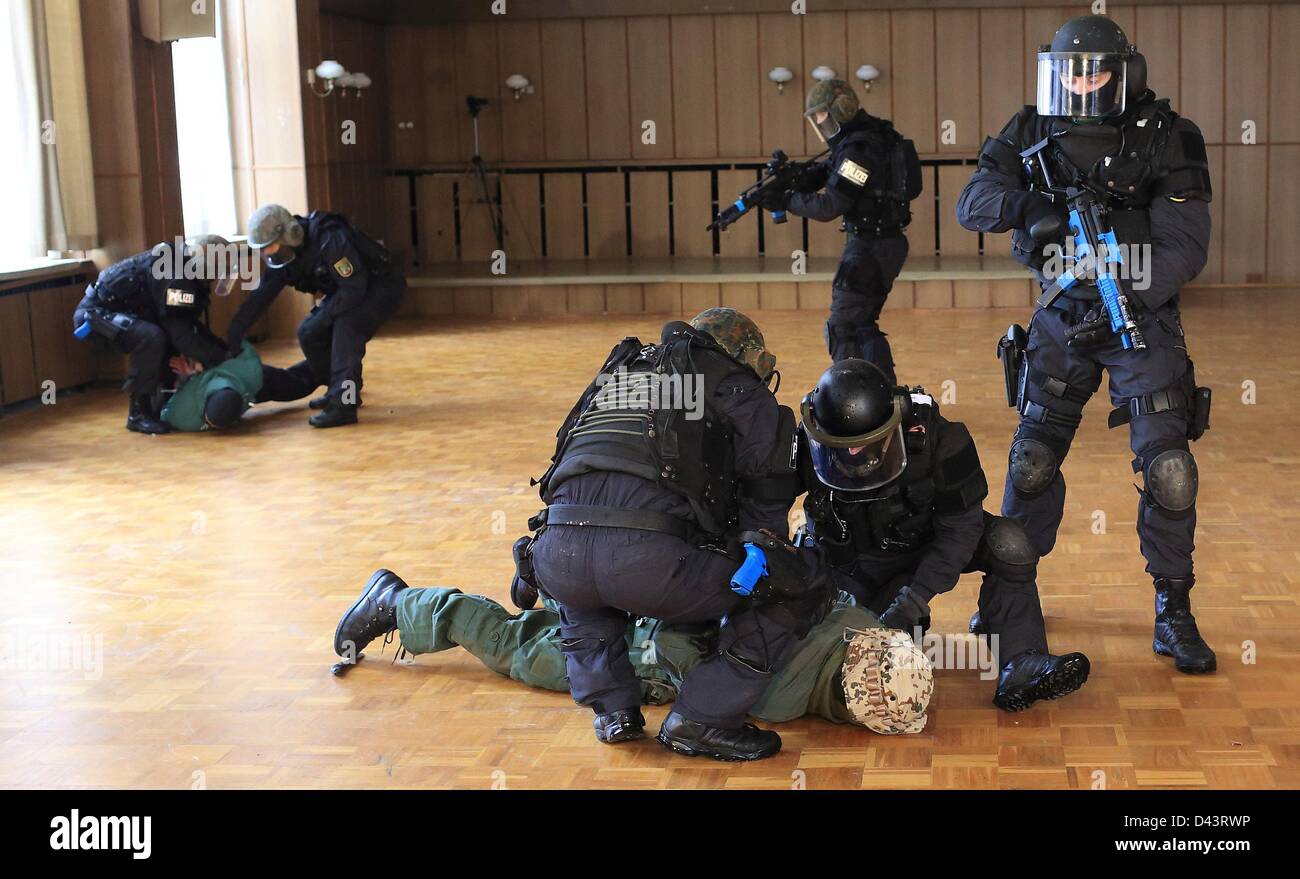 Police officers of the Spezialeinsatzkommando (SEK) Saxony-Anhalt ...