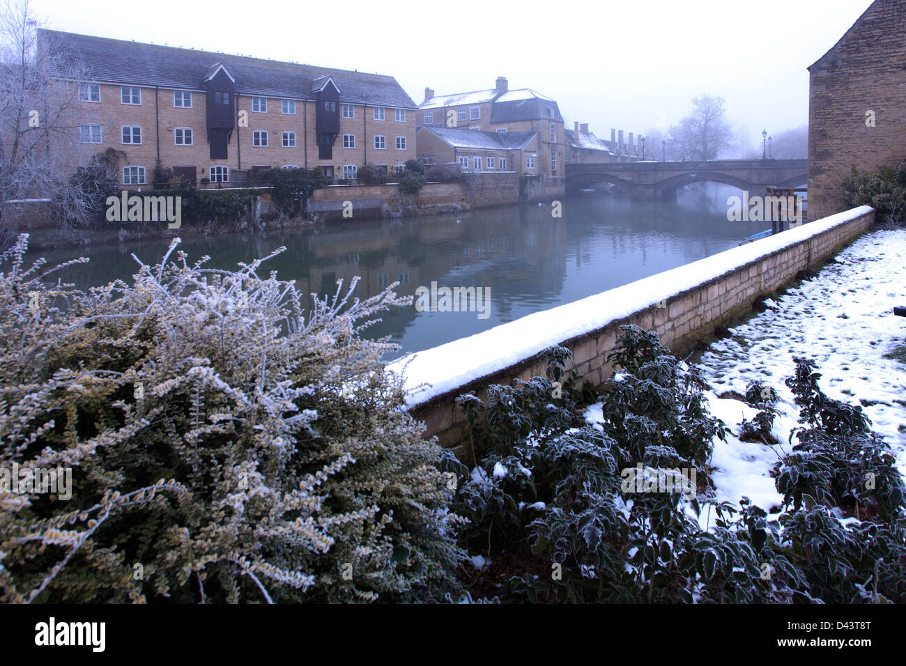 Frosty winter scene hi-res stock photography and images - Alamy