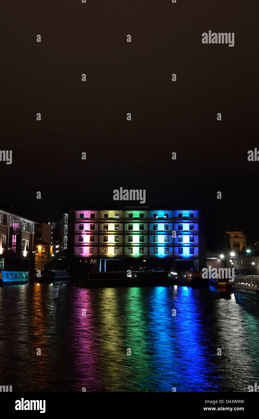 Straddle warehouse hi-res stock photography and images - Alamy