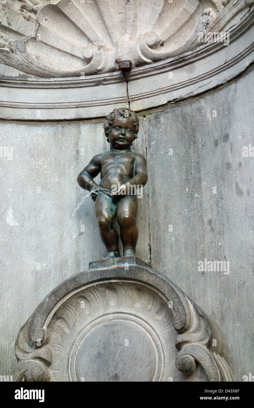Manneken Pis statue Brussels Stock Photo - Alamy
