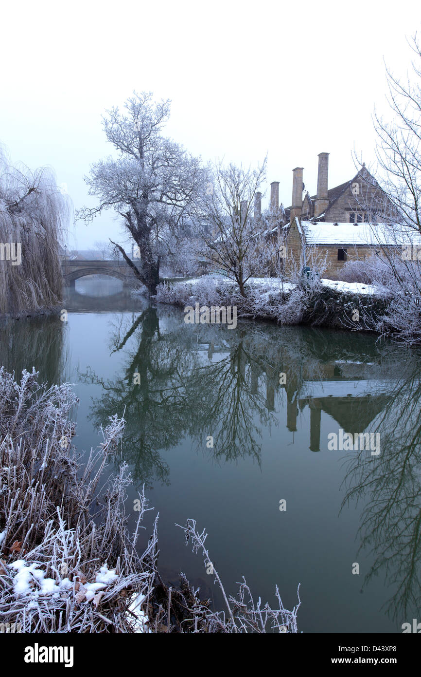 Frosty winter scene, river Welland Meadows, Georgian market town of ...