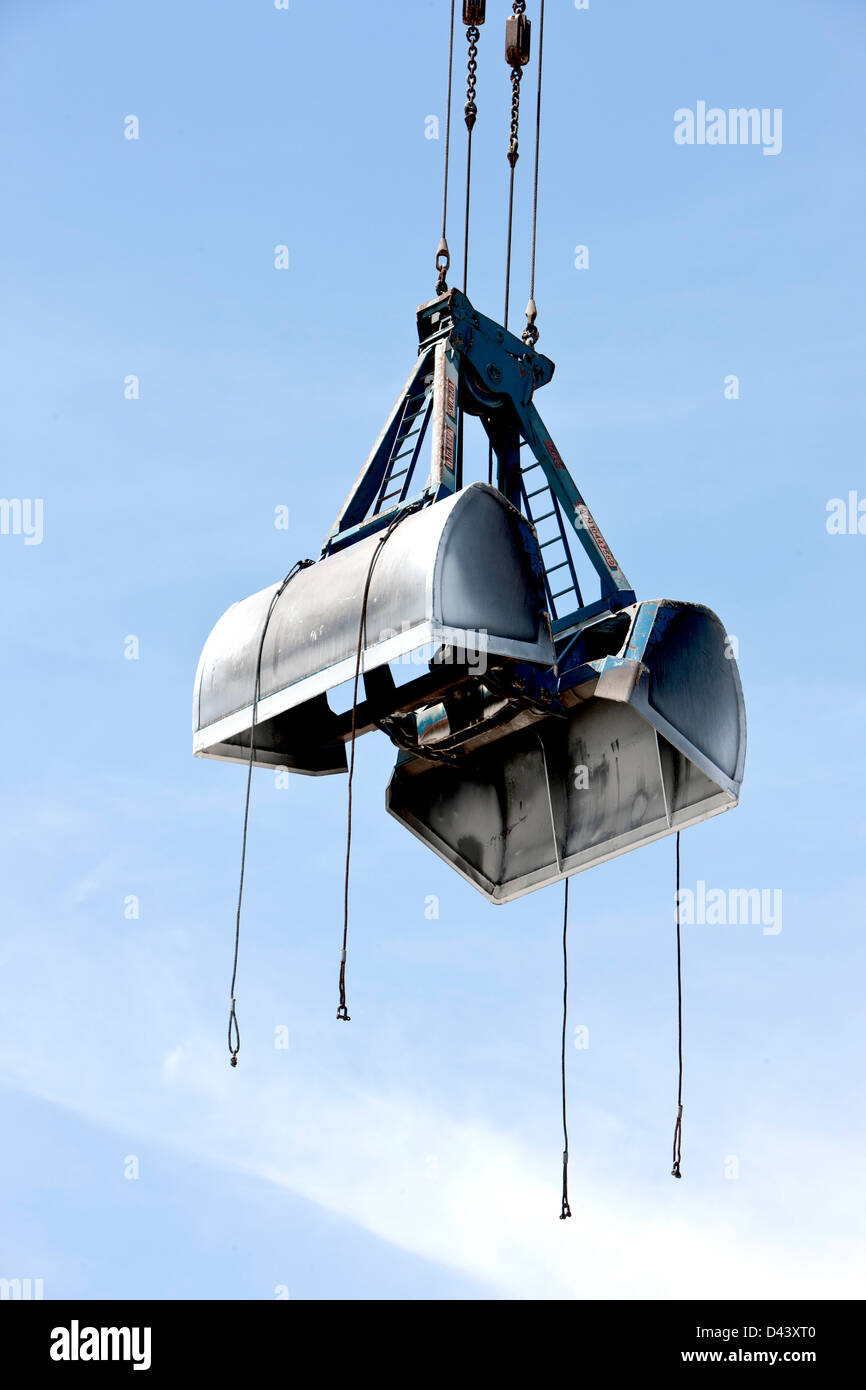 Hanging Metal Chains High Resolution Stock Photography and Images - Alamy