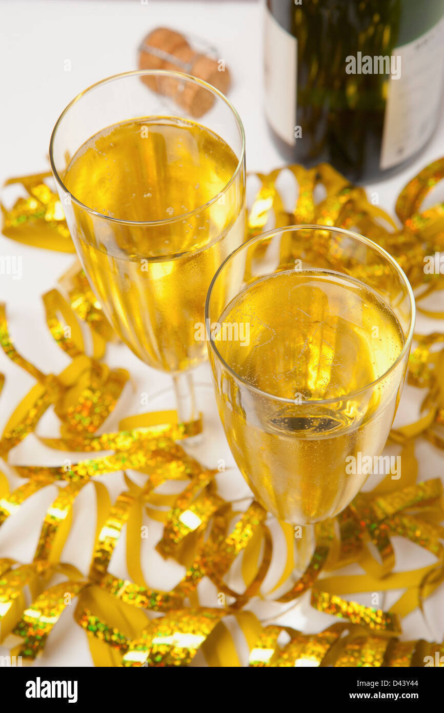 Two Glasses of Sparkling Wine and Streamers Stock Photo - Alamy