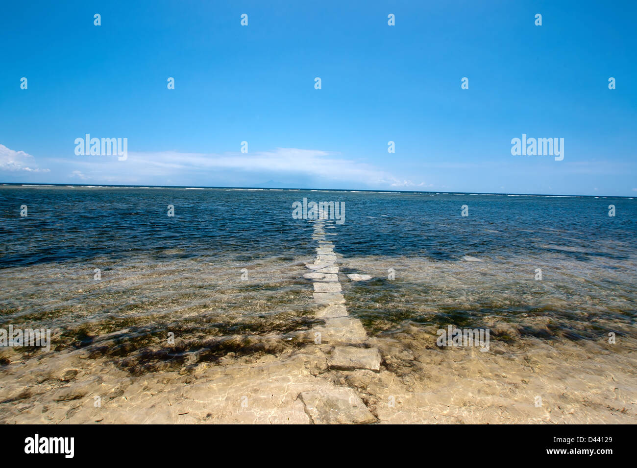 A small path to the big blue ocean Stock Photo - Alamy