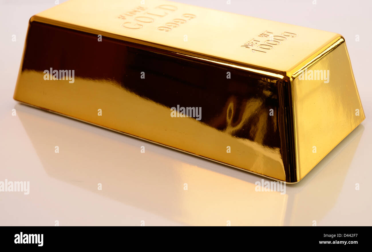 Fine gold bar with reflections Stock Photo - Alamy