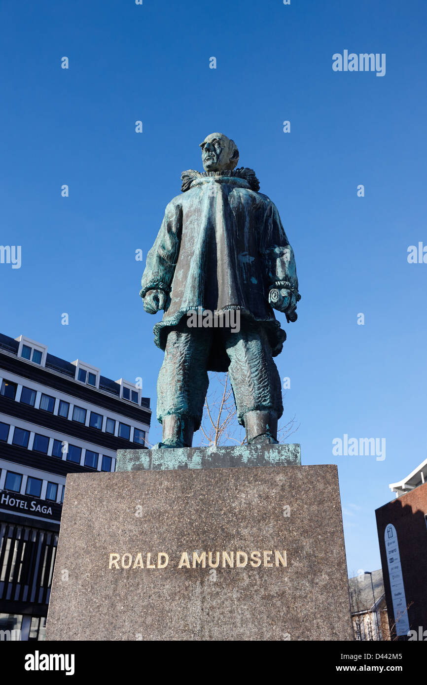 Roald amundsen statue hi-res stock photography and images - Alamy