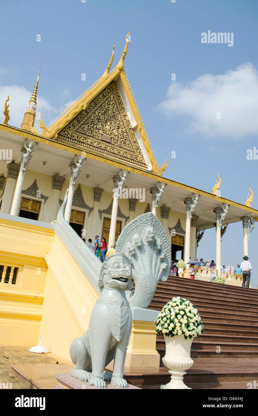 The Silver Pagoda in Phnom Penh, Cambodia Stock Photo - Alamy