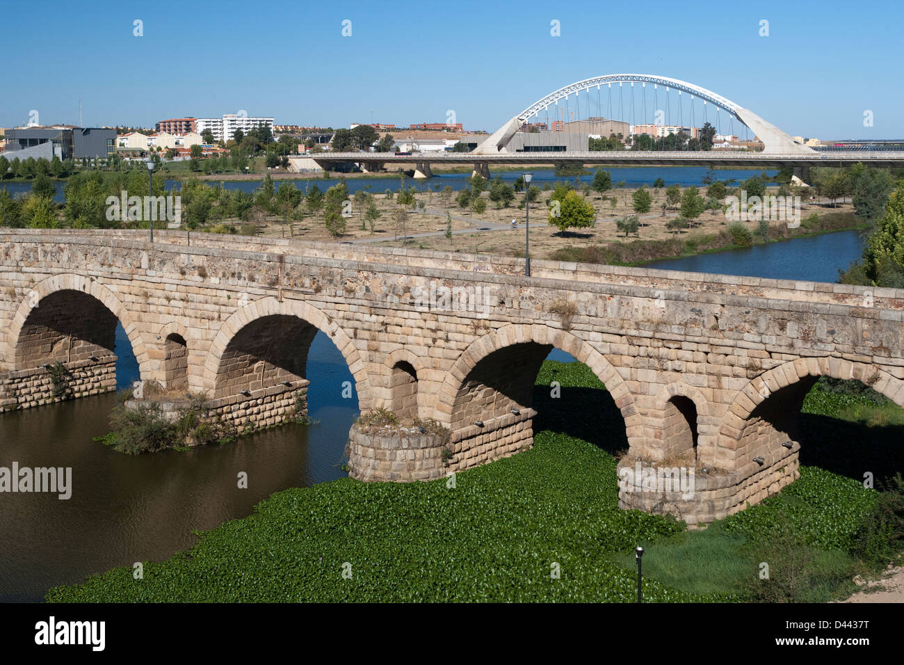 Puente Romano Mérida bridge Stock Photo - Alamy