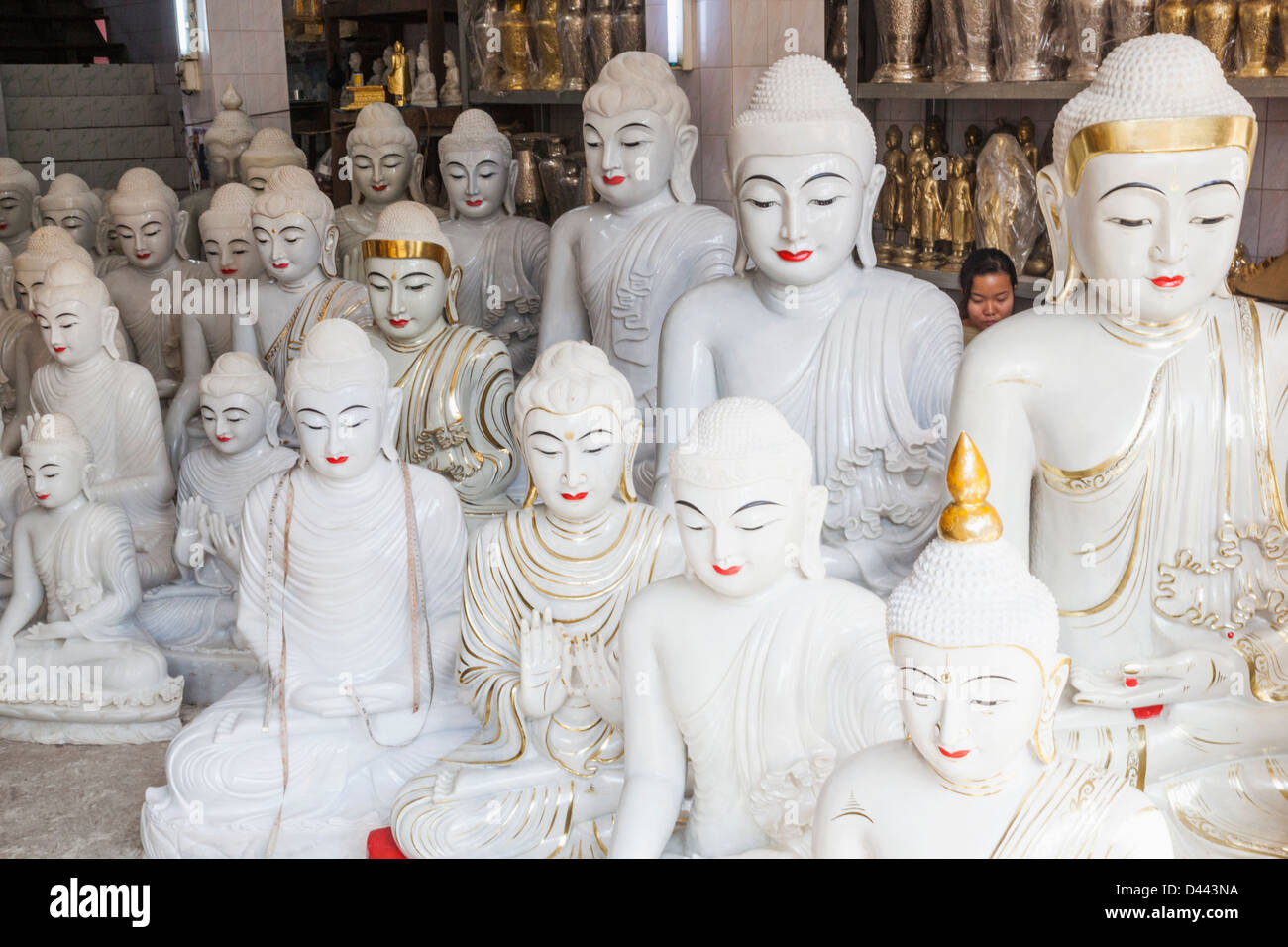 Shop display of buddha statues hi-res stock photography and images - Alamy
