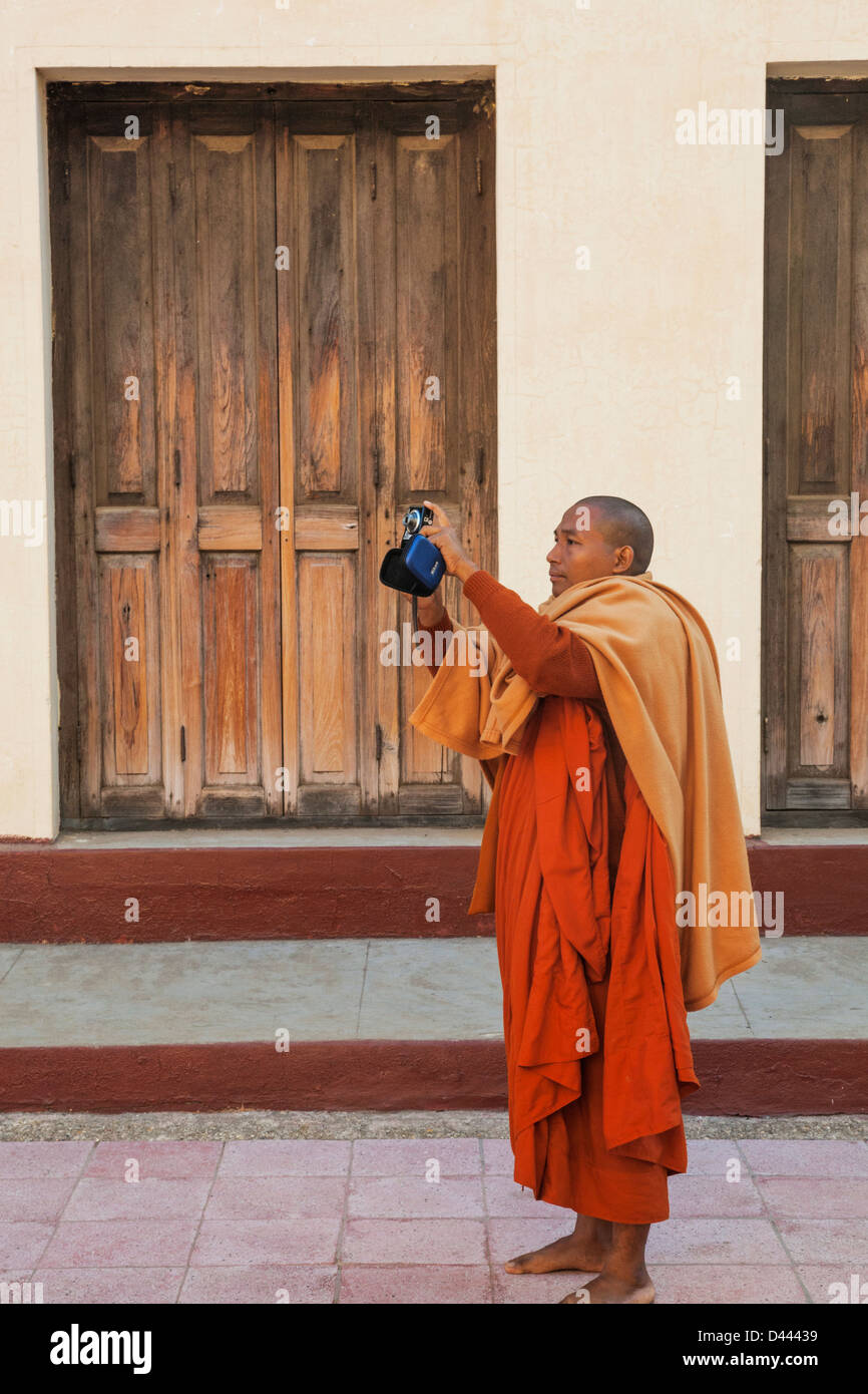 Buddhist monk taking photograph hi-res stock photography and images - Alamy
