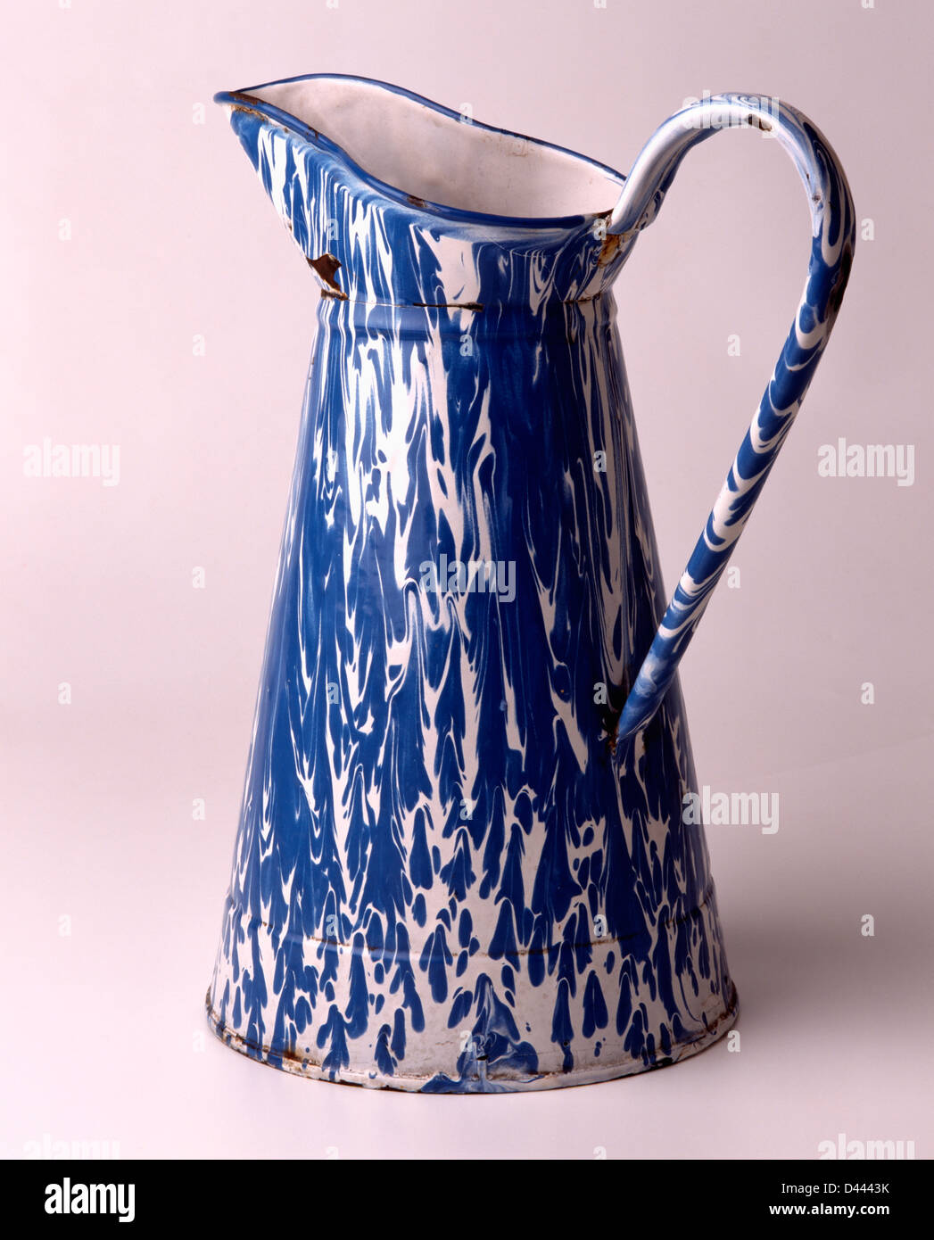 Enamel jug hi-res stock photography and images - Alamy