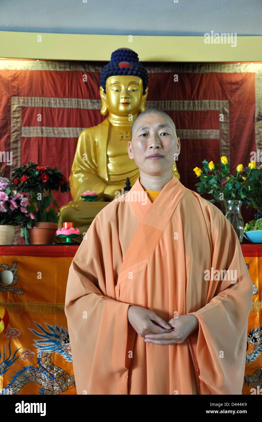 Buddha symbole gold hi-res stock photography and images - Alamy