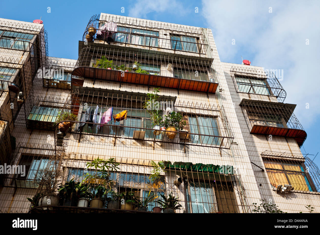 Old apartments china hi-res stock photography and images - Alamy