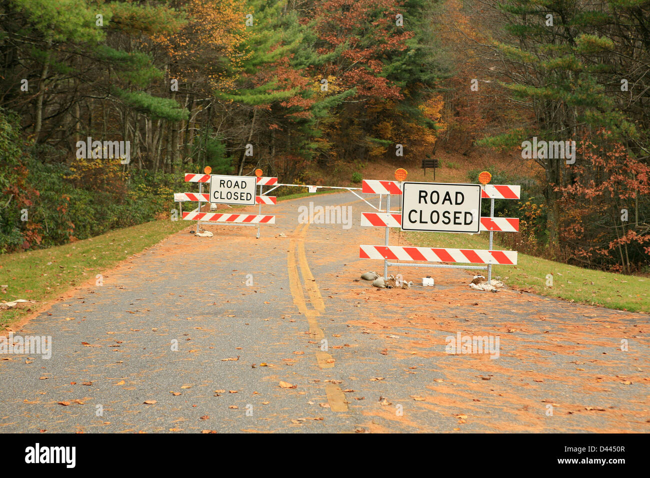 Road closed signs hi-res stock photography and images - Alamy